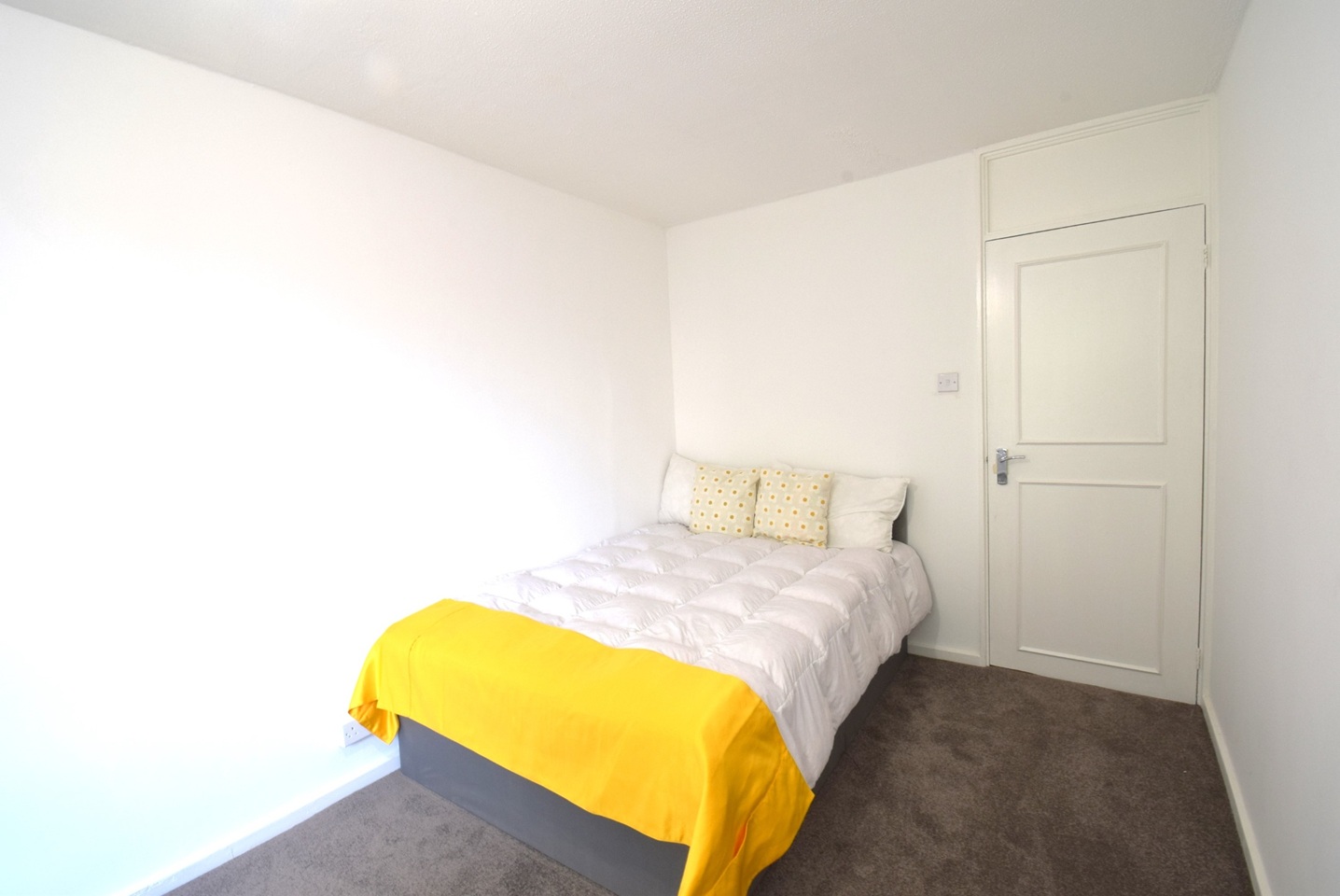 London - Room in a Shared House, Benham Close, SW11 - To Rent Now for £ ...