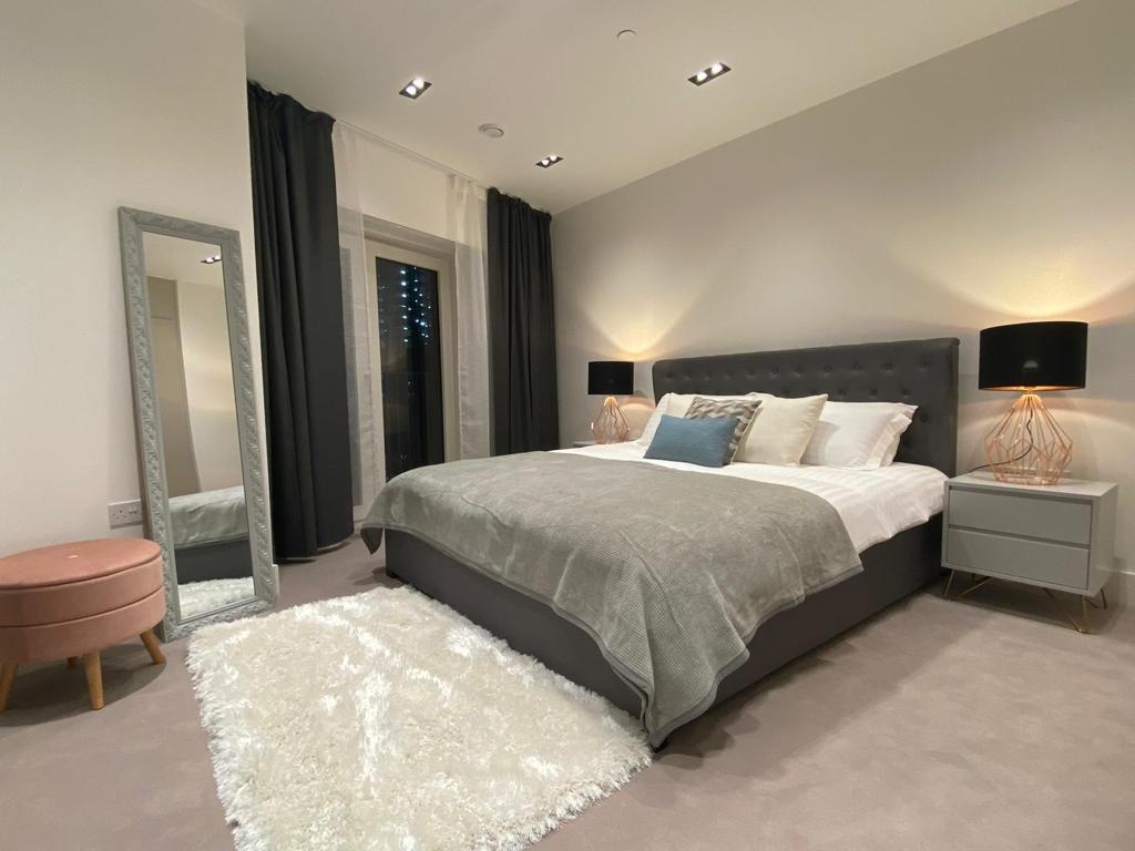 London - 2 Bed Flat, Keybridge Tower, SW8 - To Rent Now for £6,500.00 p/m