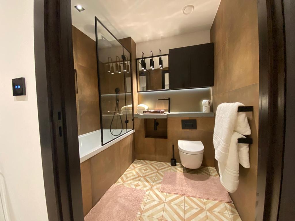 London - 2 Bed Flat, Keybridge Tower, SW8 - To Rent Now for £6,500.00 p/m