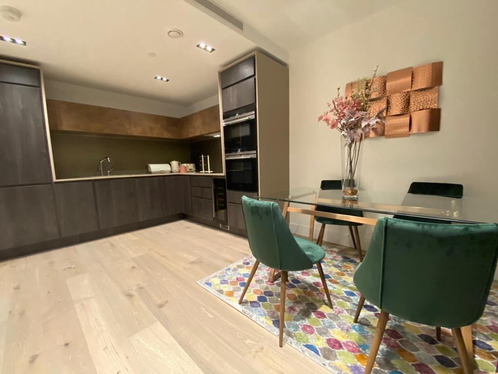 London - 2 Bed Flat, Keybridge Tower, SW8 - To Rent Now for £6,500.00 p/m