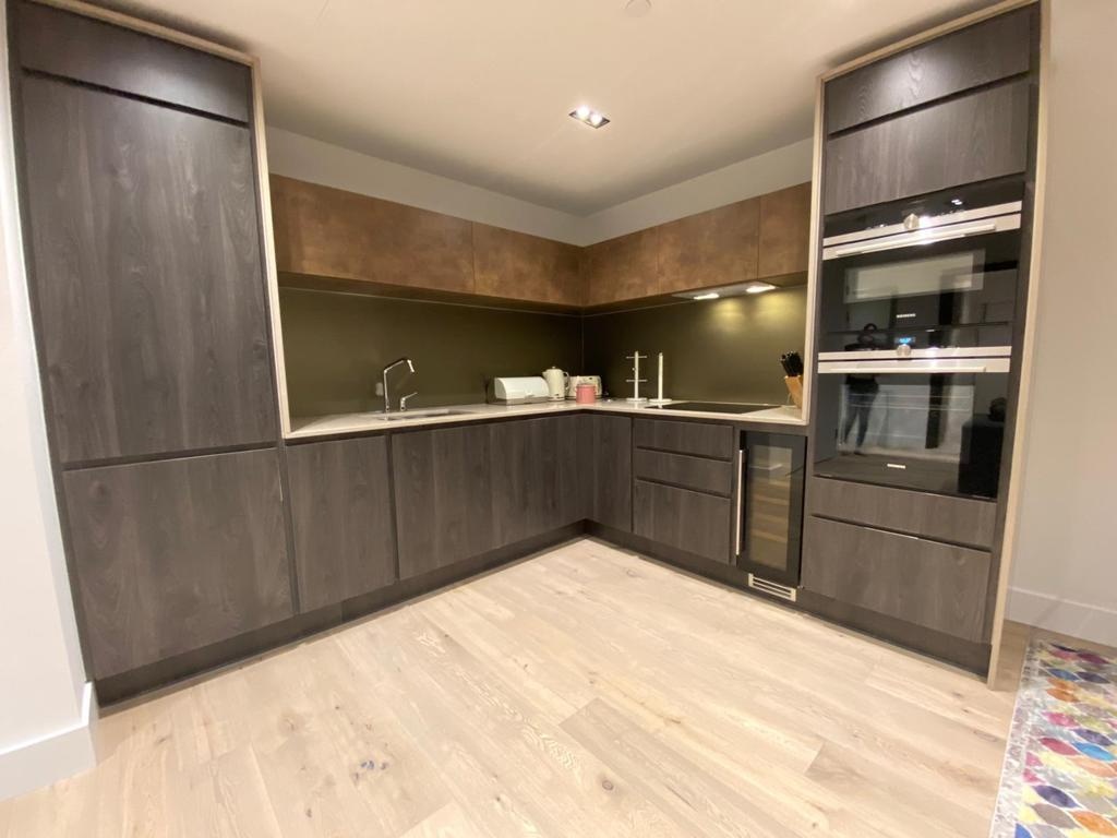 London - 2 Bed Flat, Keybridge Tower, SW8 - To Rent Now for £6,500.00 p/m