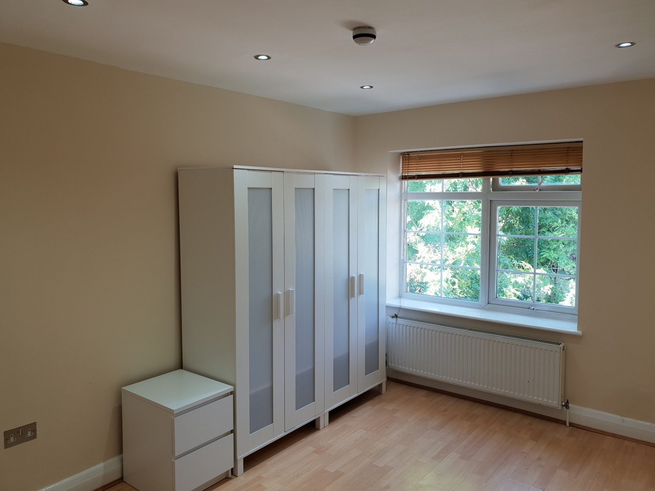 London - 2 Bed Flat, Hendon Way, NW4 - To Rent Now for £1,900.00 p/m