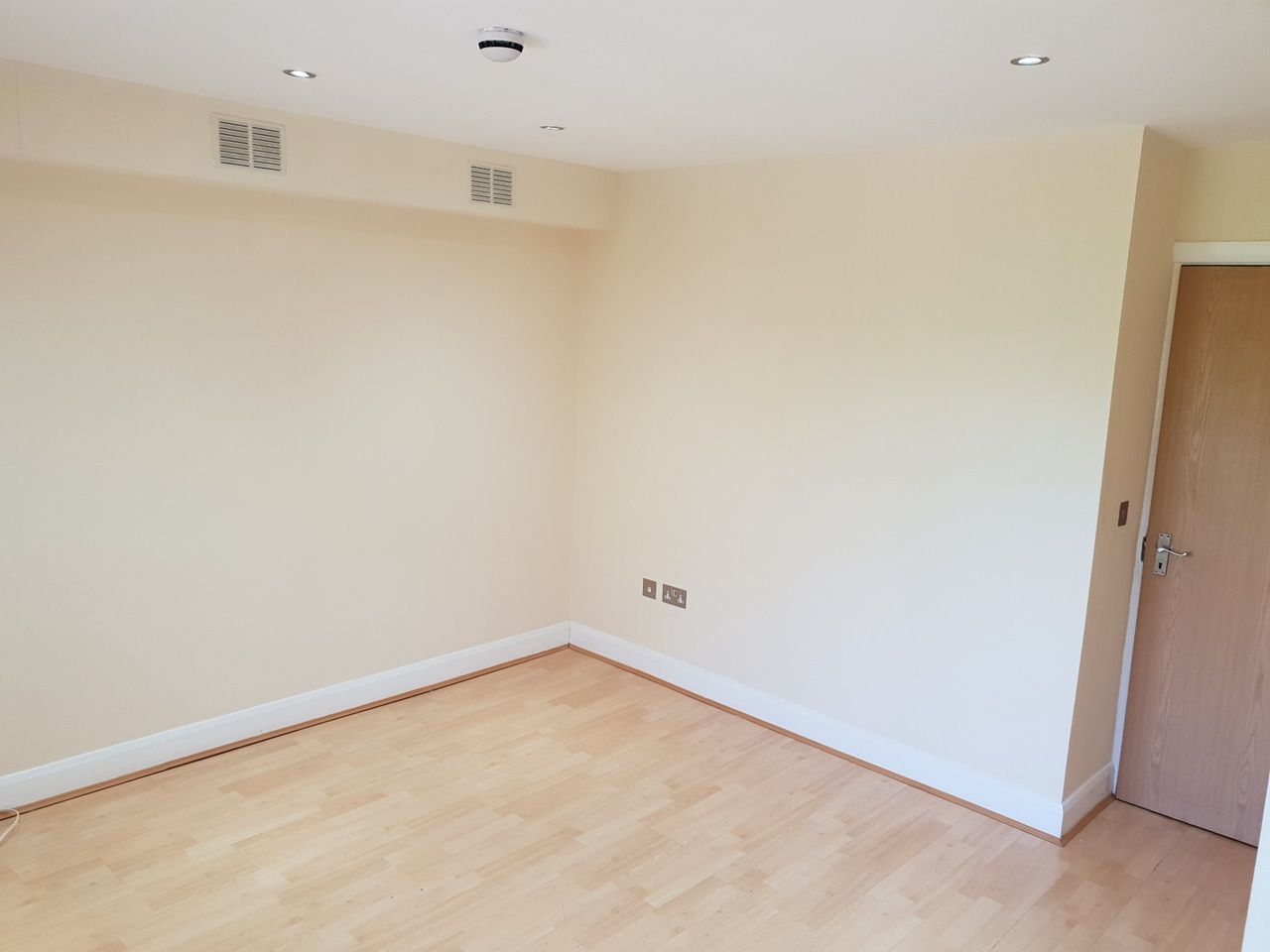 London - 2 Bed Flat, Hendon Way, NW4 - To Rent Now for £1,900.00 p/m