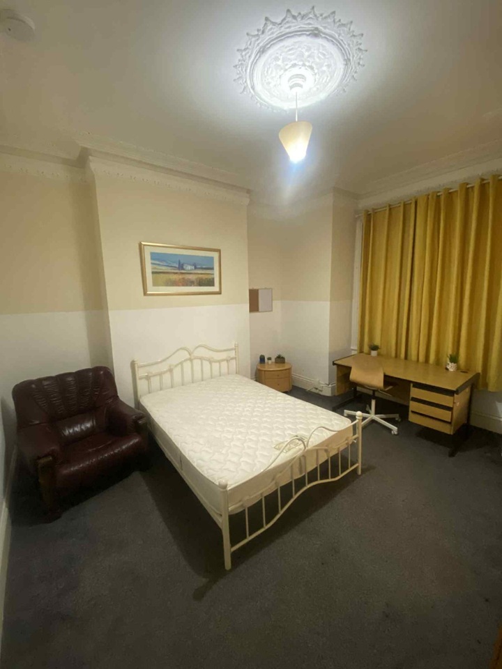 Newcastle Upon Tyne - Room in a Shared House, Croydon Road, NE4 - To ...