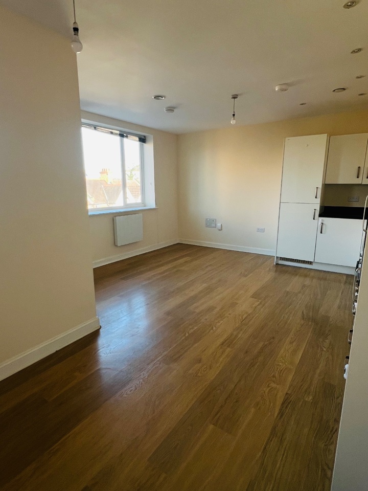 Harrow - 2 Bed Flat, Lowry Court, HA3 - To Rent Now for £1,750.00 p/m