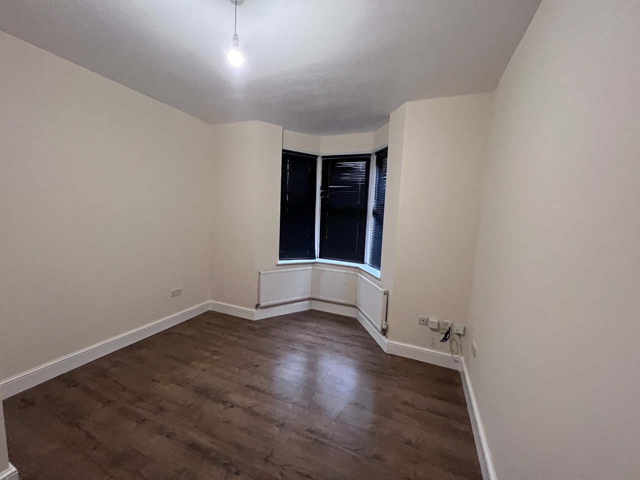 Ilford - 1 Bed Flat, Hainault Street, IG1 - To Rent Now for £1,500.00 p/m