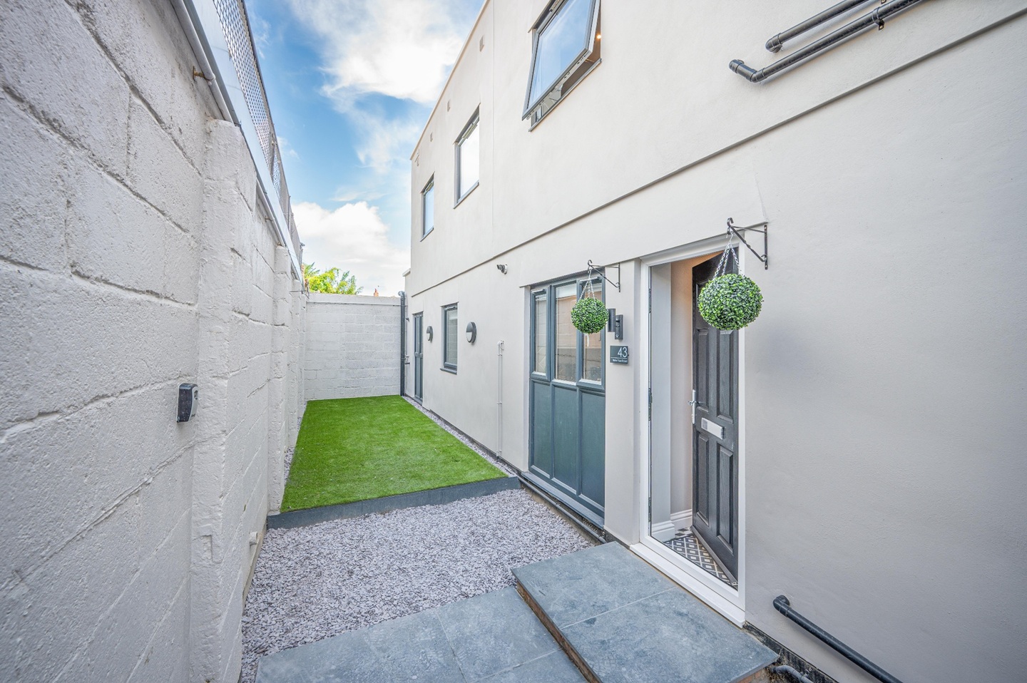 Swindon - 1 Bed Flat, Old Town, SN1 - To Rent Now for £1,100.00 p/m