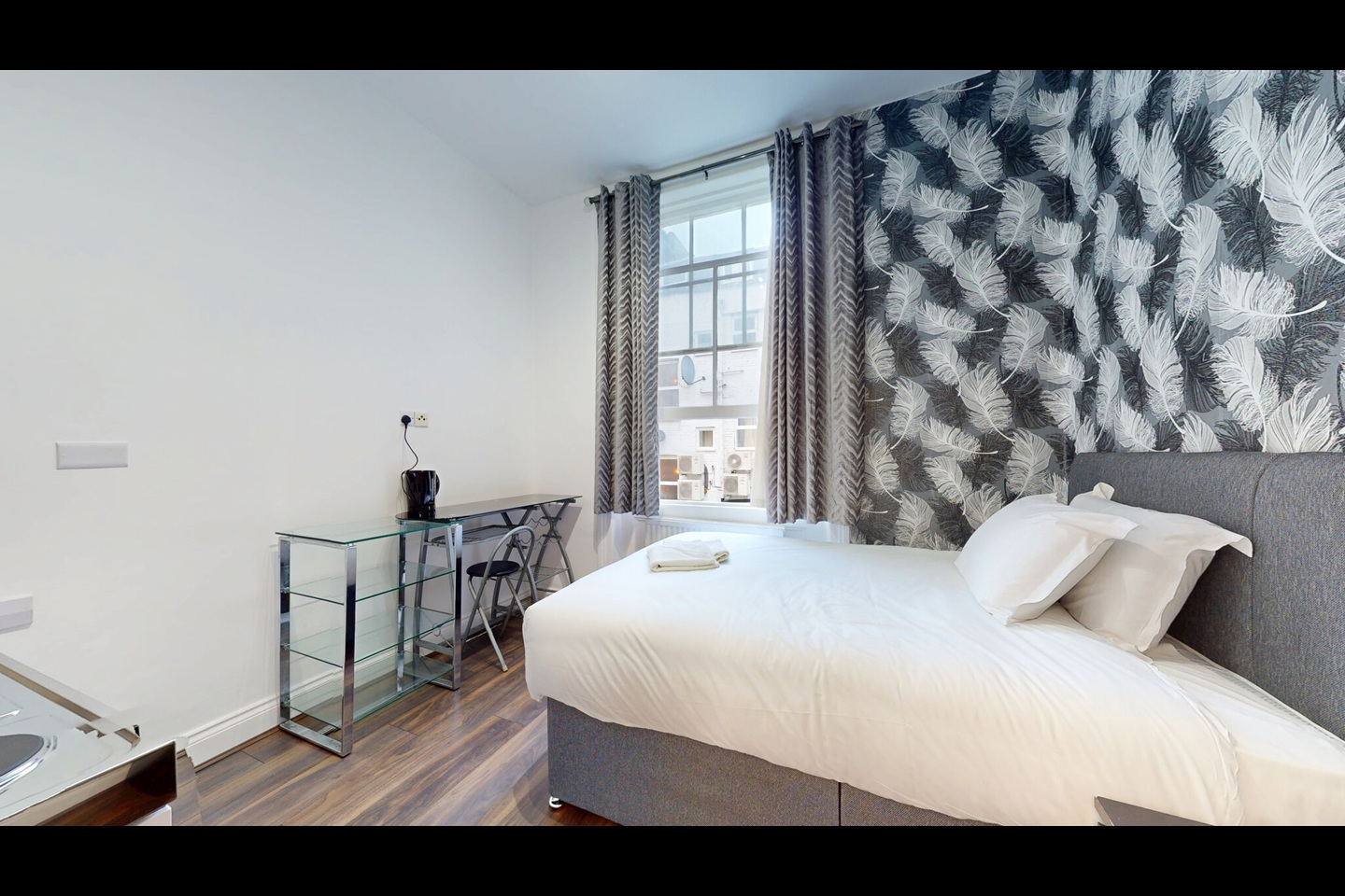 London - Studio Flat, Talbot Square, W2 - To Rent Now for £1,450.00 p/m