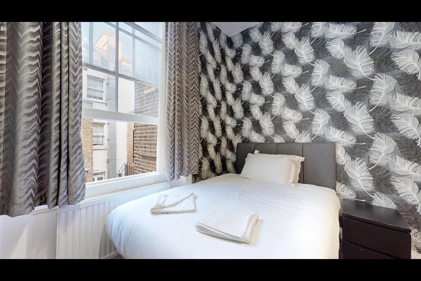 London - Studio Flat, Talbot Square, W2 - To Rent Now for £1,450.00 p/m