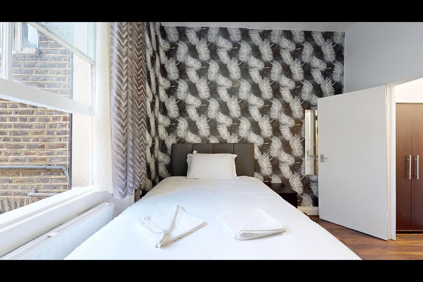 London - Studio Flat, Talbot Square, W2 - To Rent Now for £1,450.00 p/m
