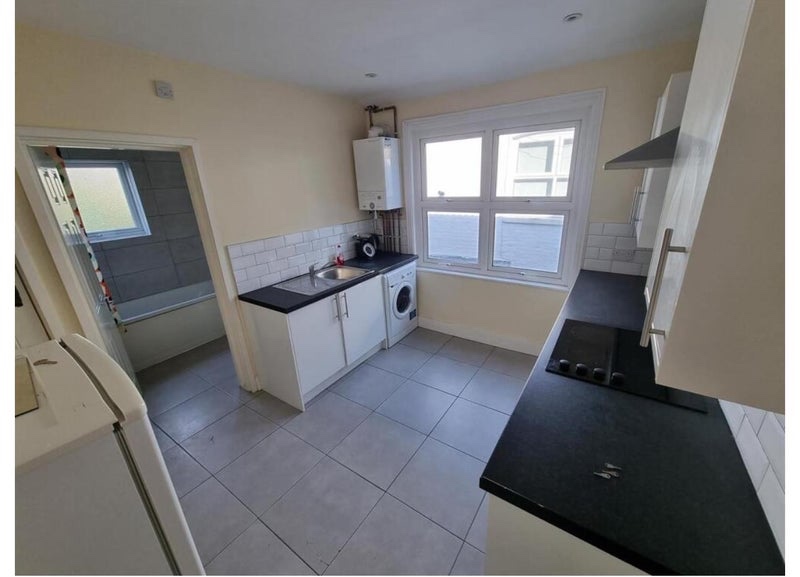 London - Room in a Shared House, Sellincourt Road, SW17 - To Rent Now ...