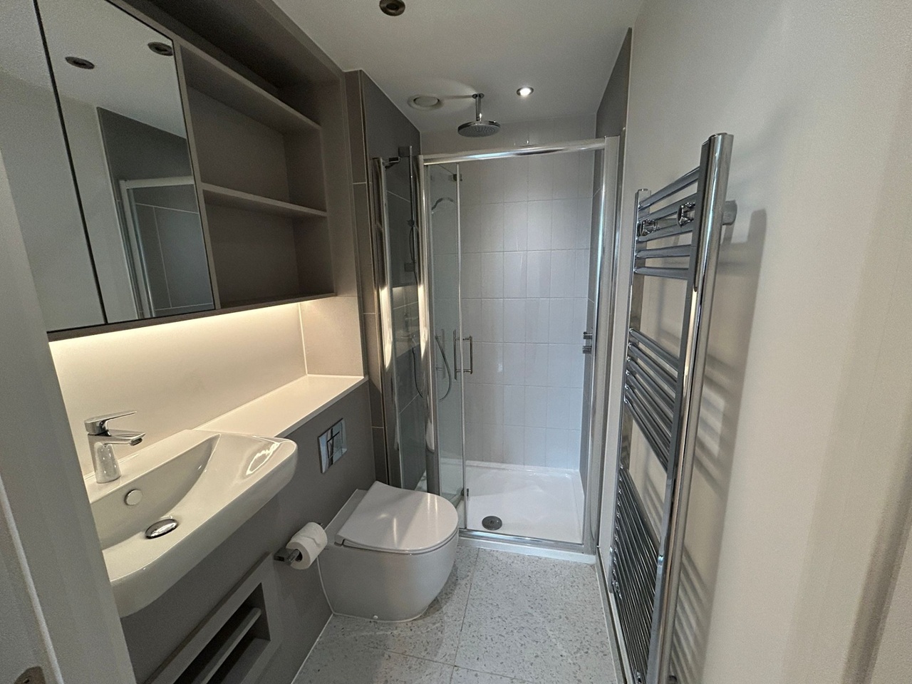 London - 2 Bed Flat, Duval House, SW11 - To Rent Now for £3,350.00 p/m
