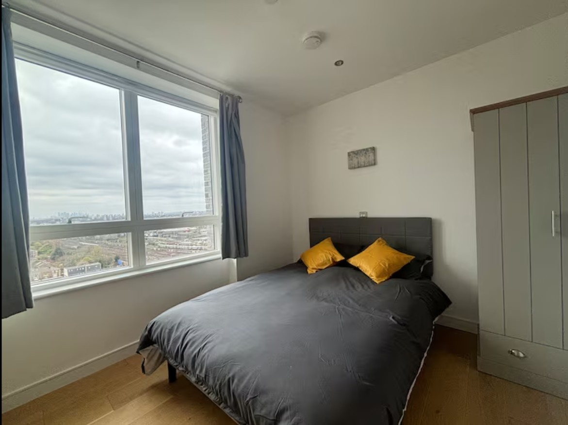 London - 2 Bed Flat, Duval House, SW11 - To Rent Now for £3,350.00 p/m