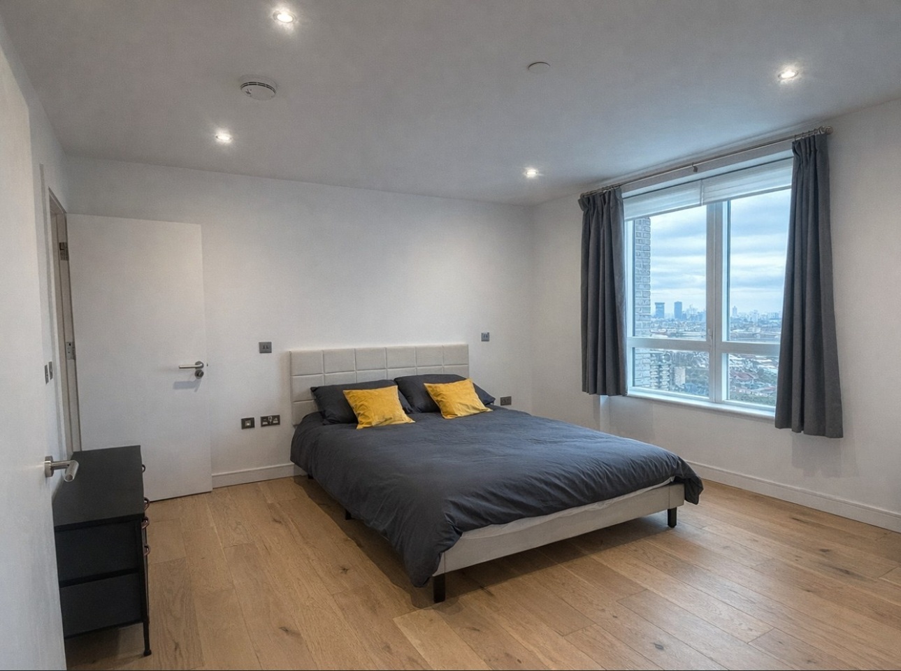 London - 2 Bed Flat, Duval House, SW11 - To Rent Now for £3,350.00 p/m
