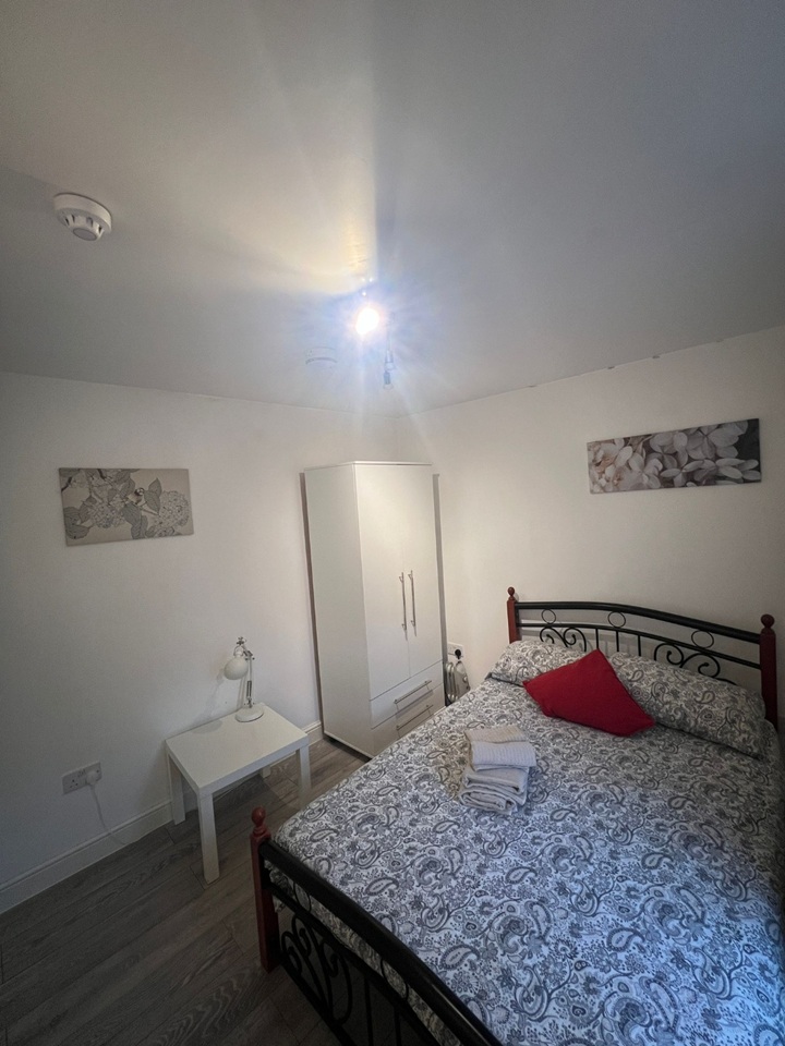 London - 1 Bed Flat, Morrish Road, SW2 - To Rent Now for £1,050.00 p/m
