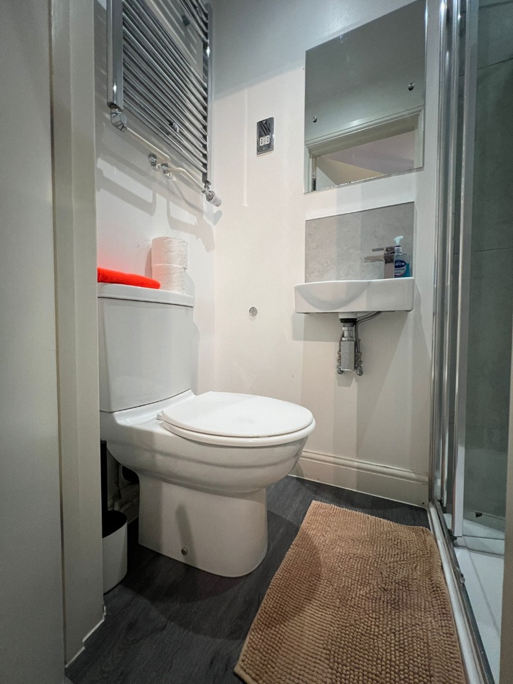 London - 1 Bed Flat, Morrish Road, SW2 - To Rent Now for £1,100.00 p/m