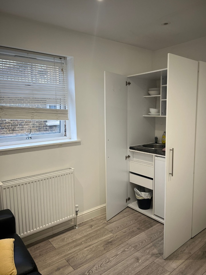London - 1 Bed Flat, Morrish Road, SW2 - To Rent Now for £1,100.00 p/m