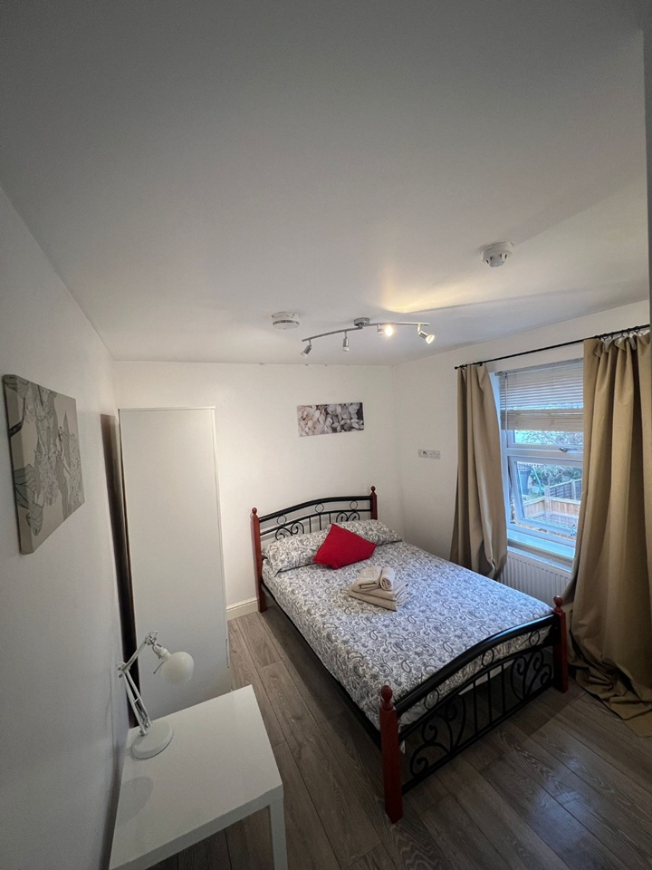 London - 1 Bed Flat, Morrish Road, SW2 - To Rent Now for £1,050.00 p/m