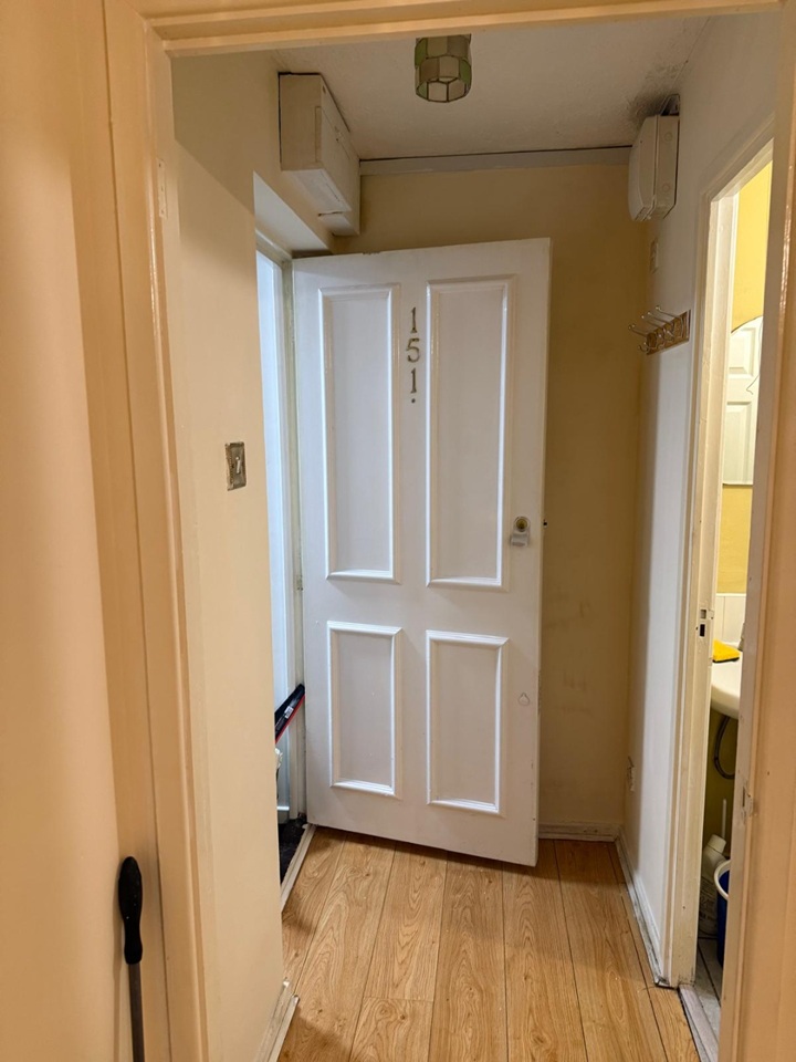 Erith - 1 Bed Flat, Frobisher Road, DA8 - To Rent Now for £1,250.00 p/m