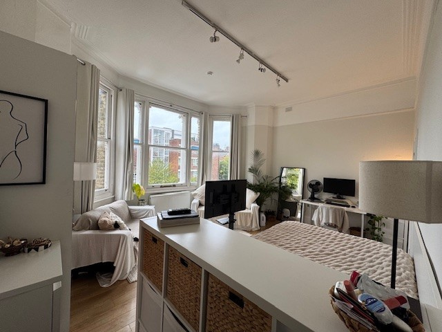 London - 1 Bed Flat, Carlton Drive, SW15 - To Rent Now for £1,400.00 p/m