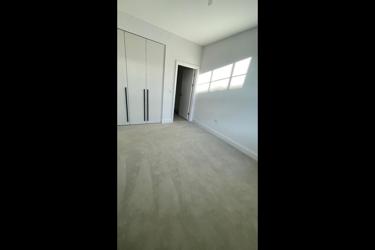 Slough - 2 Bed Flat, The Factory, SL1 - To Rent Now for £2,100.00 p/m