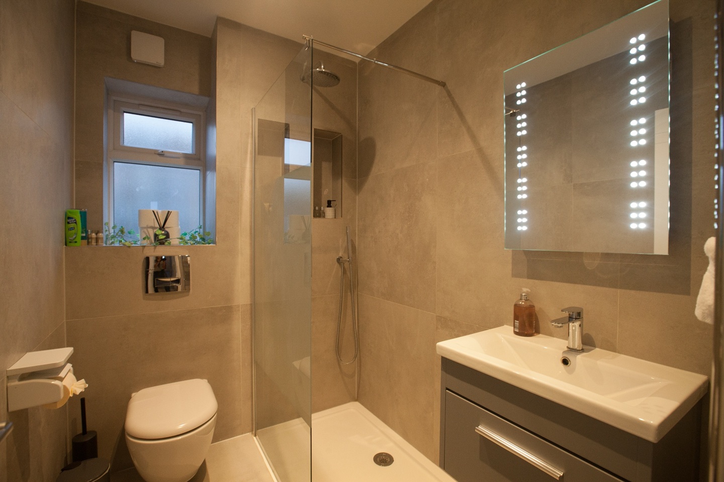 Surbiton - 3 Bed Semi-Detached House, Warwick Grove, KT5 - To Rent Now ...