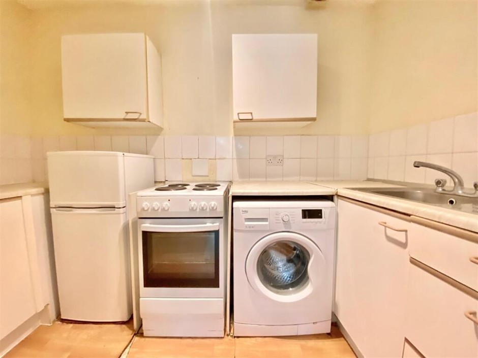 London - 1 Bed Flat, Lapwing Court, NW9 - To Rent Now for £1,250.00 p/m