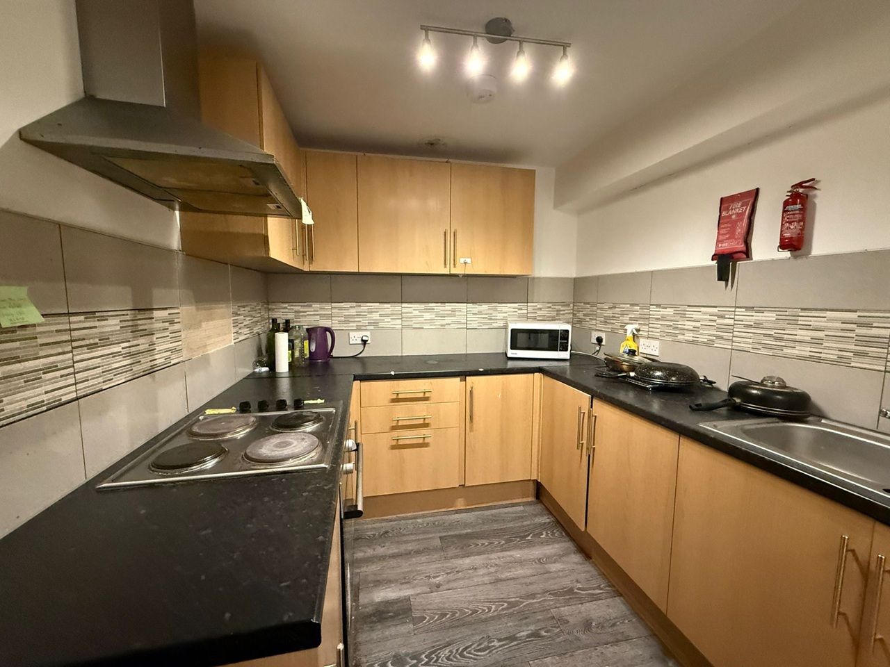 Ilford - Studio Flat, High Road, IG1 - To Rent Now for £900.00 p/m