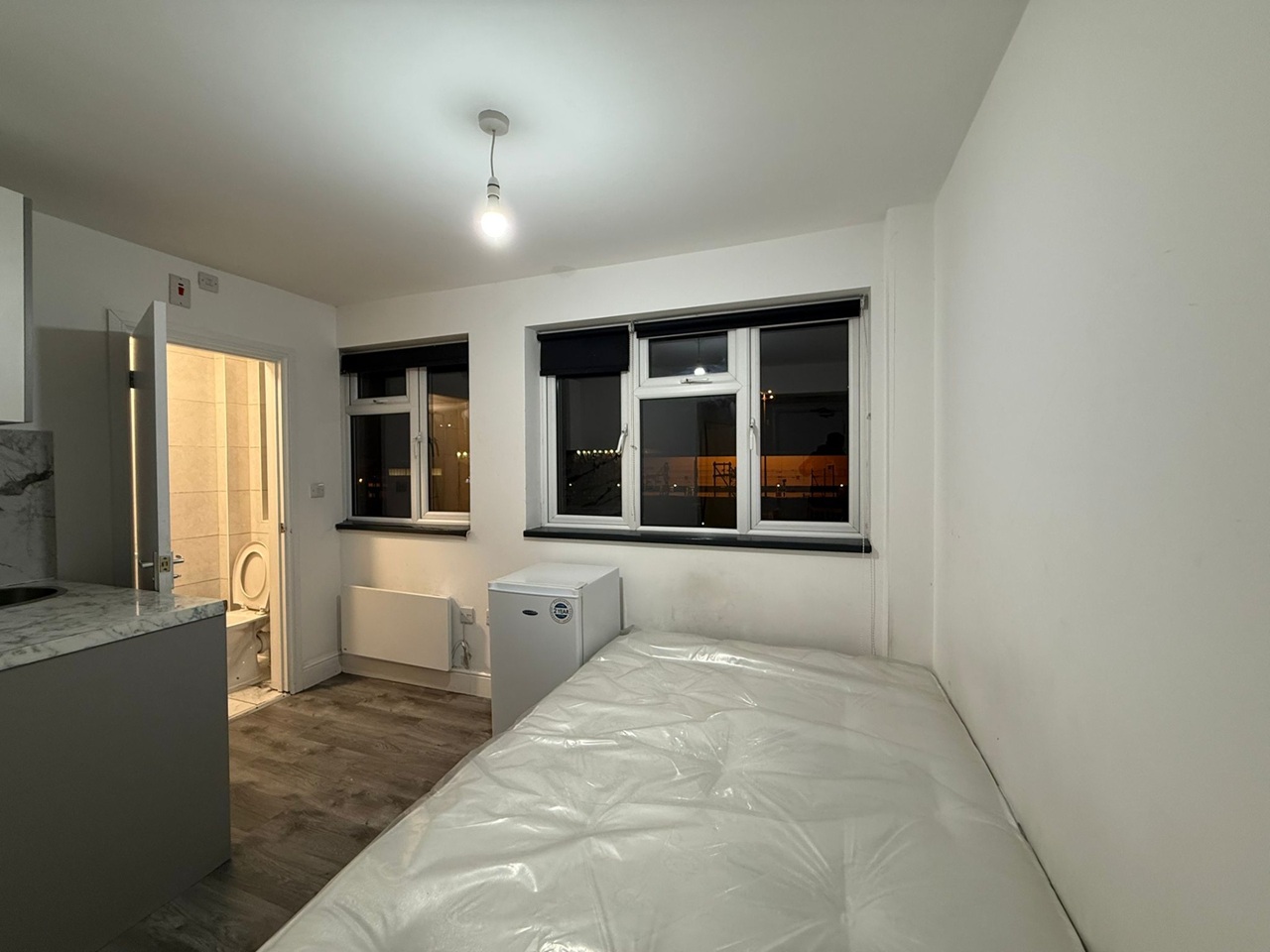 Ilford - Studio Flat, High Road, IG1 - To Rent Now for £900.00 p/m