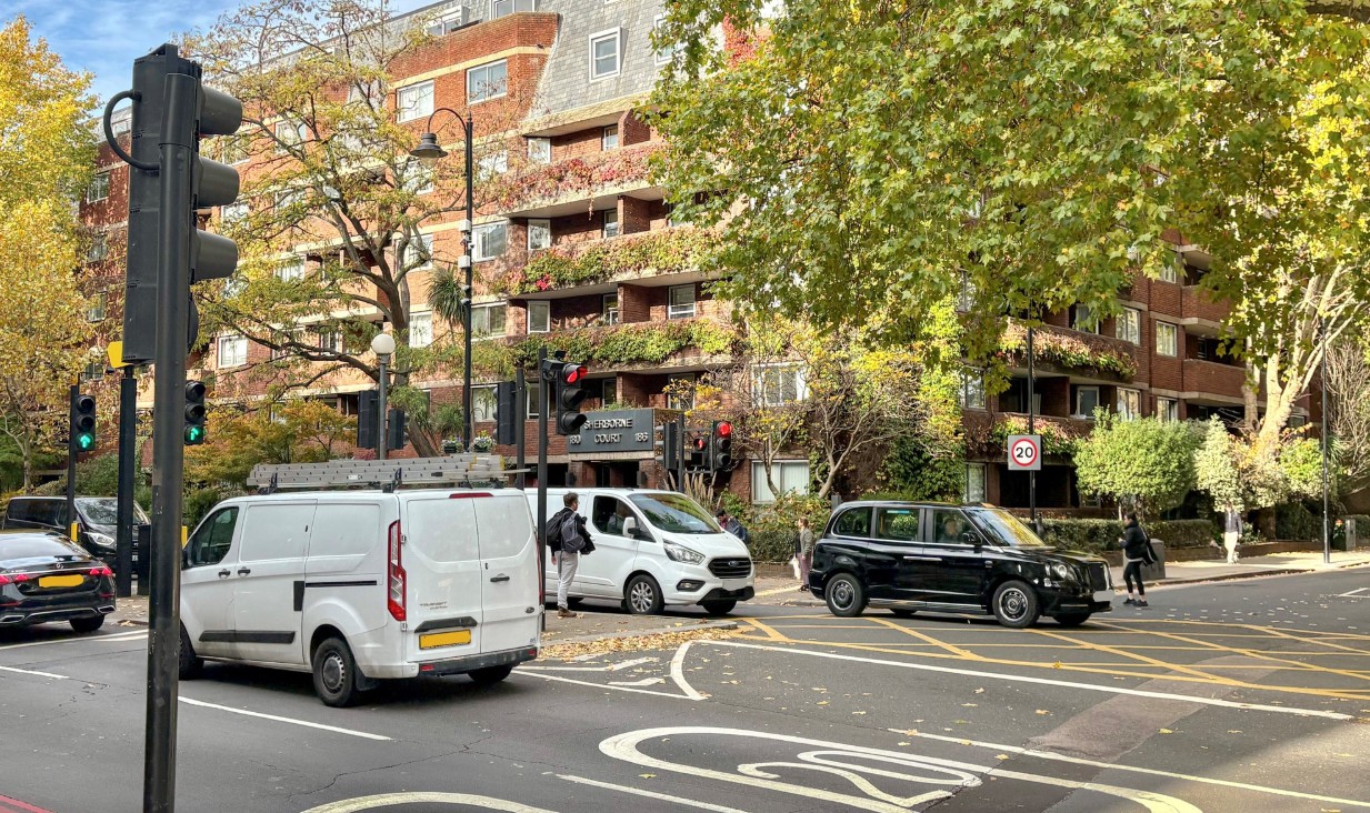 London - 1 Bed Flat, Sherbourne Court, SW5 - To Rent Now for £2,600.00 p/m