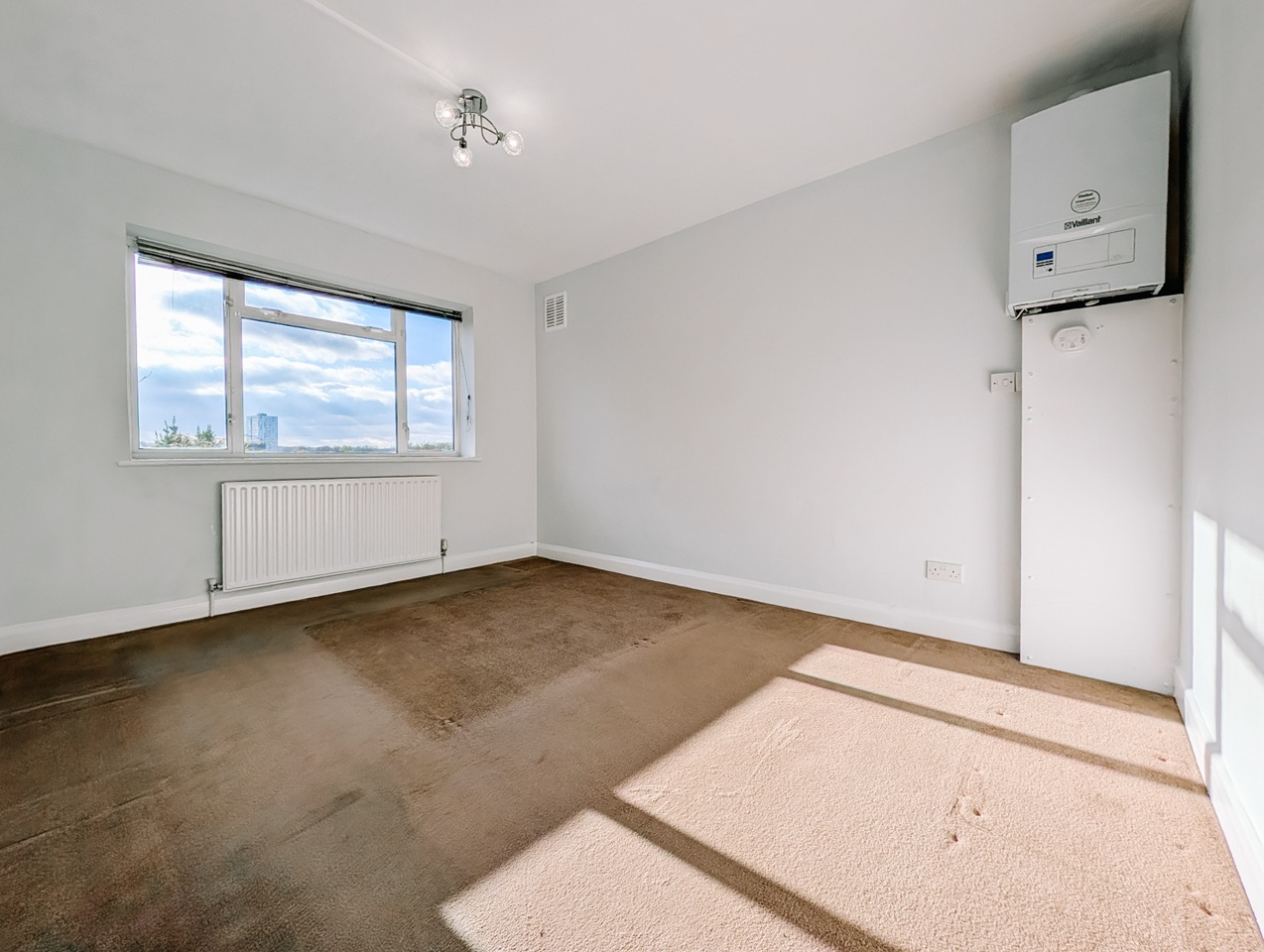 Sutton - 2 Bed Flat, Angel Hill, SM1 - To Rent Now for £1,550.00 p/m