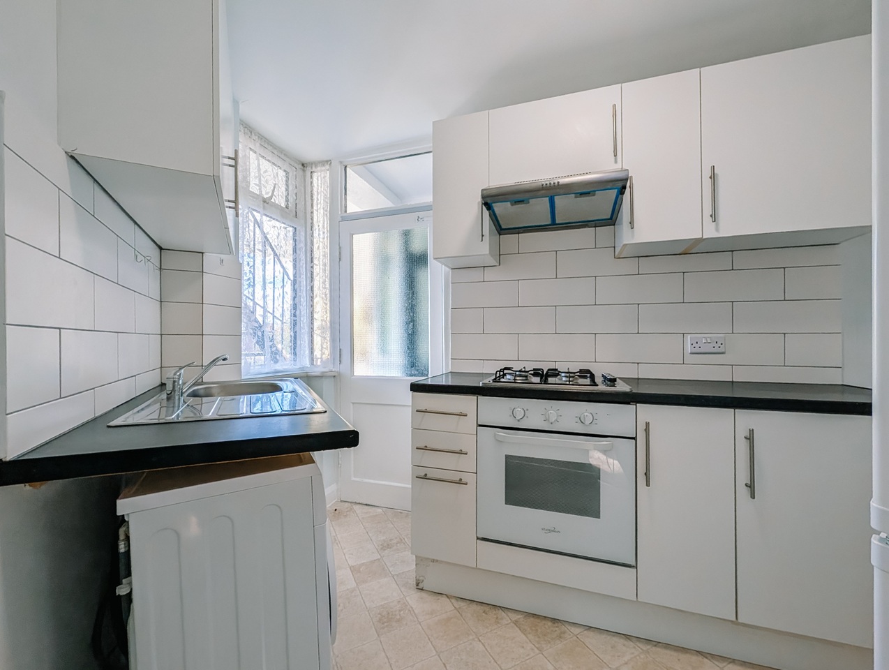 Sutton - 2 Bed Flat, Angel Hill, SM1 - To Rent Now for £1,550.00 p/m