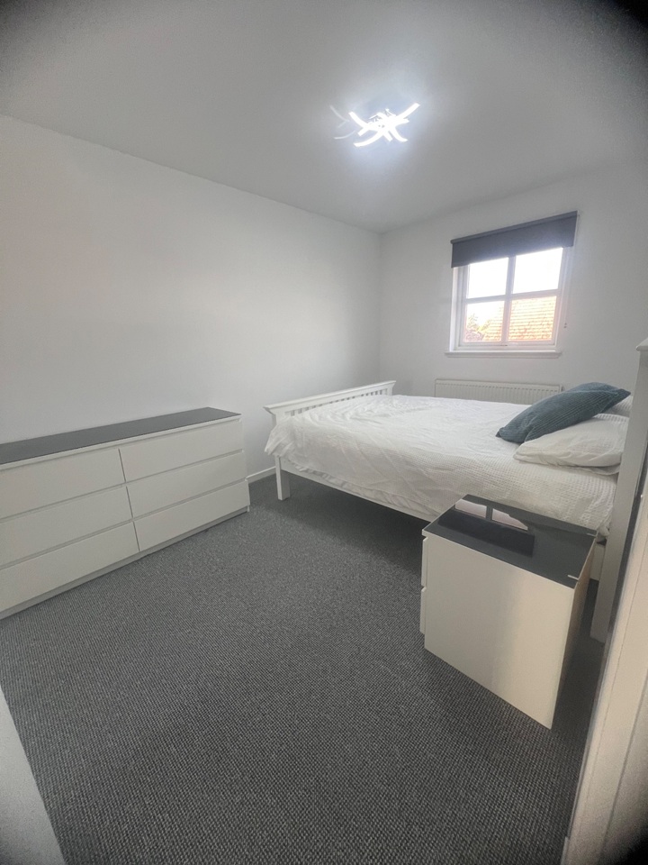 Edinburgh - 2 Bed Flat, Craigroyston Grove, EH4 - To Rent Now for £ ...