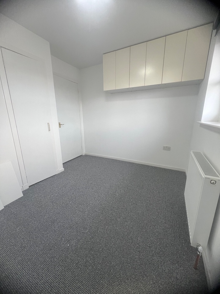 Edinburgh - 2 Bed Flat, Craigroyston Grove, EH4 - To Rent Now for £ ...
