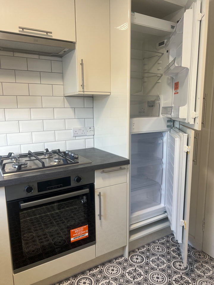Edinburgh - 2 Bed Flat, Craigroyston Grove, EH4 - To Rent Now for £ ...