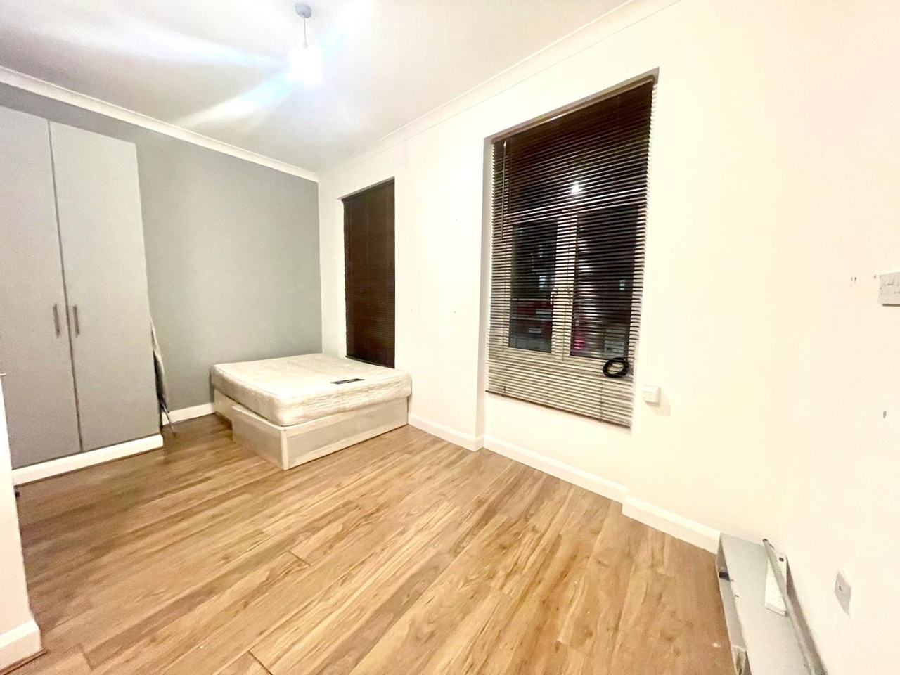 London - Studio Flat, West Hendon Broadway, NW9 - To Rent Now for £996. ...