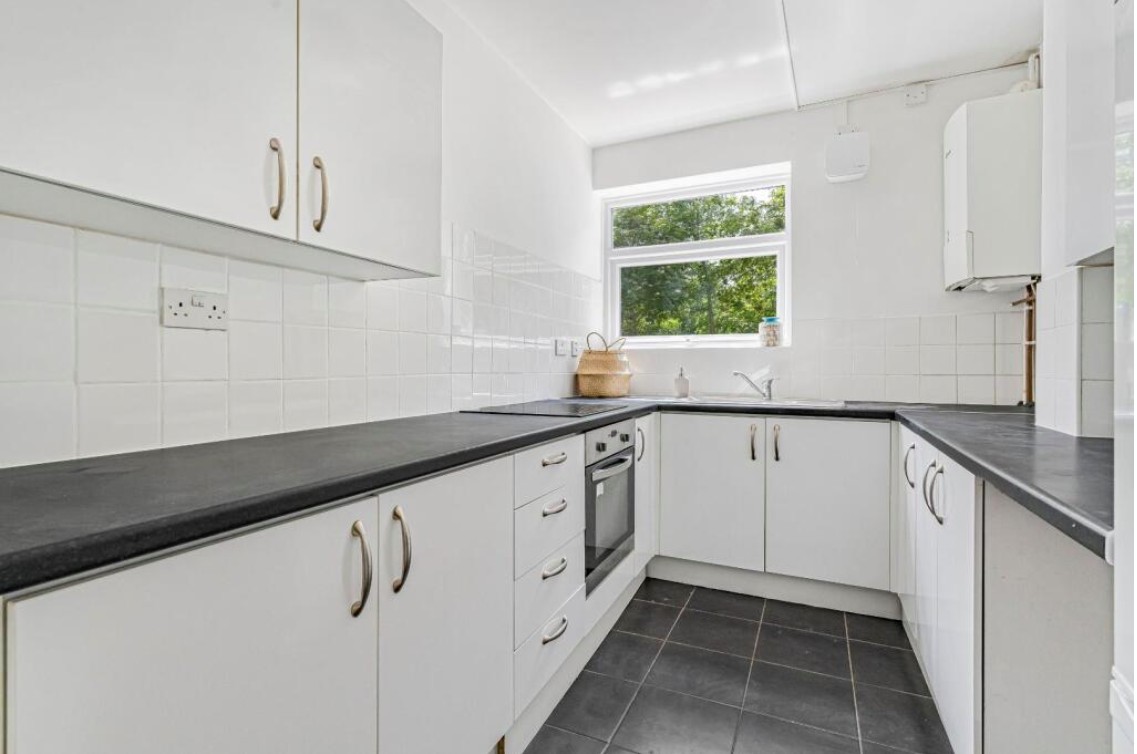 London - 1 Bed Flat, Ian Court, SE23 - To Rent Now for £1,400.00 p/m