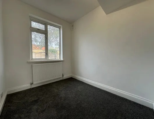 Hounslow - 2 Bed Flat, Islay Gardens, TW4 - To Rent Now for £1,900.00 p/m