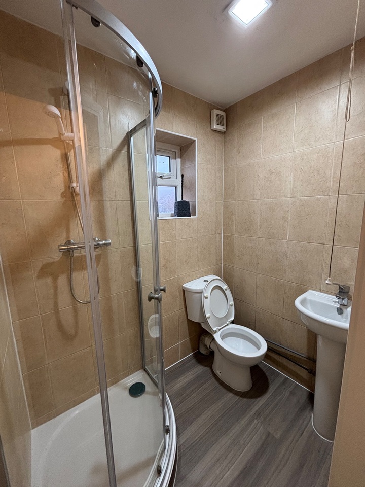 Hayes - 1 Bed Flat, Hunters Grove, UB3 - To Rent Now for £1,450.00 p/m