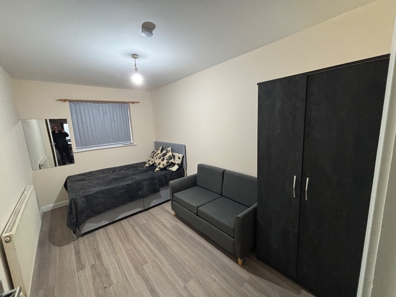 Hayes - 1 Bed Flat, Hunters Grove, UB3 - To Rent Now for £1,450.00 p/m