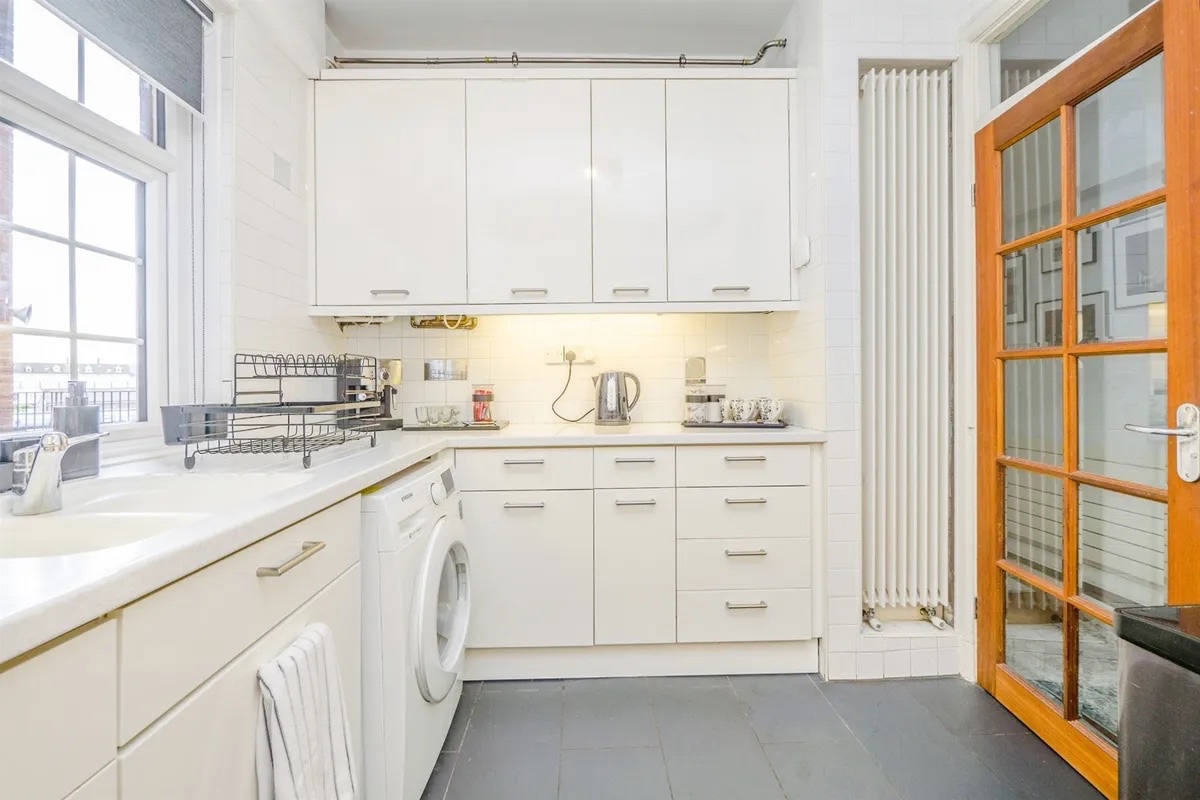 Cardiff - 2 Bed Flat, Raglan House, CF10 - To Rent Now for £1,500.00 p/m