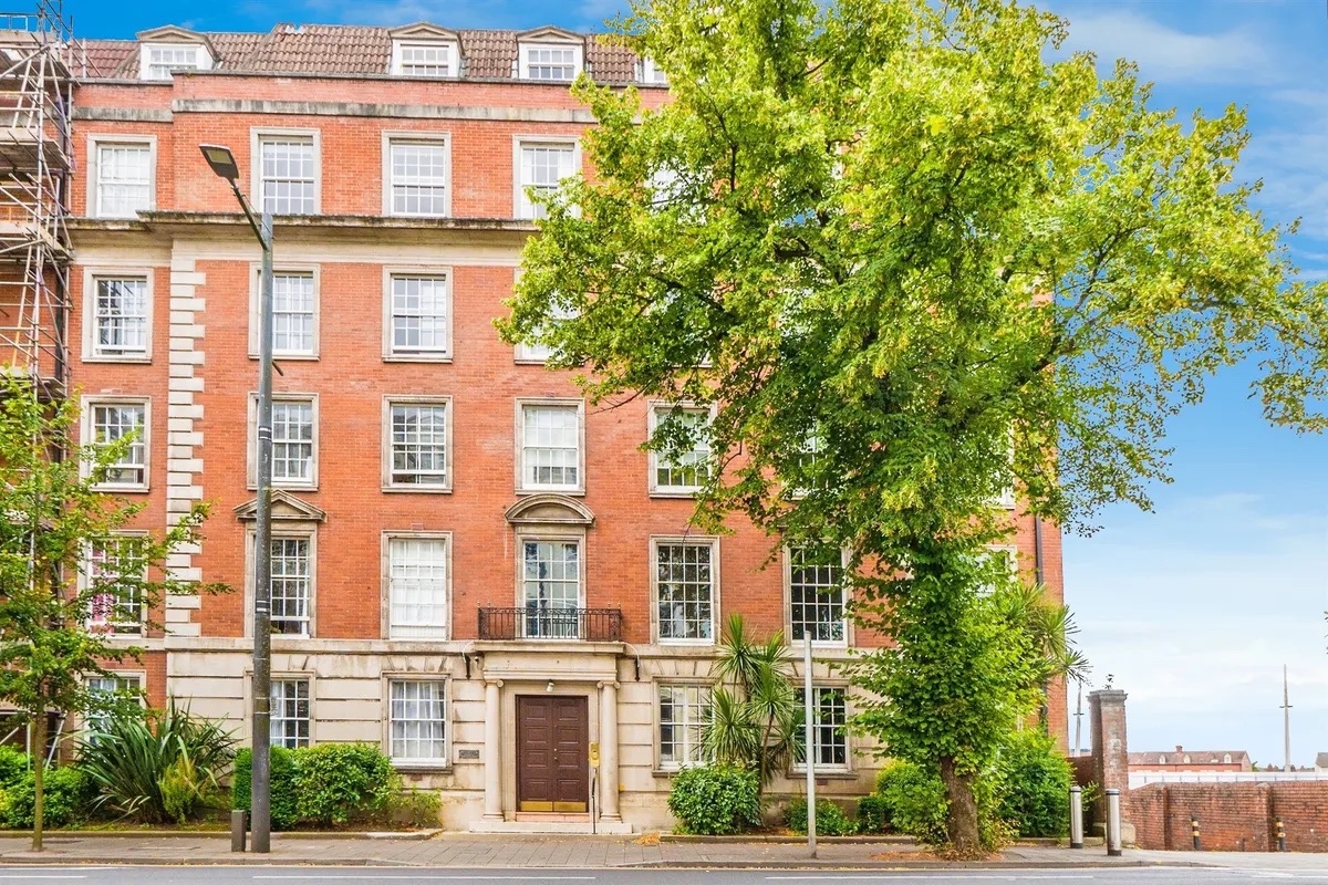 Cardiff - 2 Bed Flat, Raglan House, CF10 - To Rent Now for £1,500.00 p/m