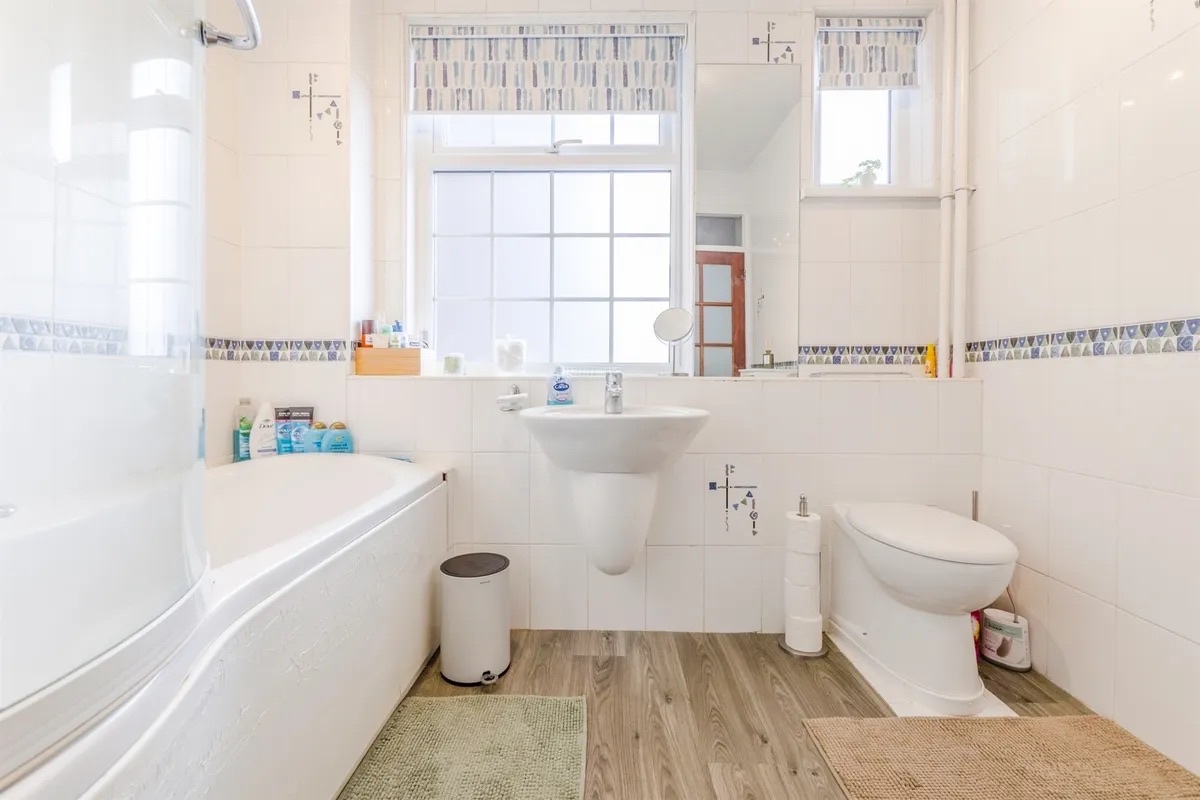 Cardiff - 2 Bed Flat, Raglan House, CF10 - To Rent Now for £1,500.00 p/m