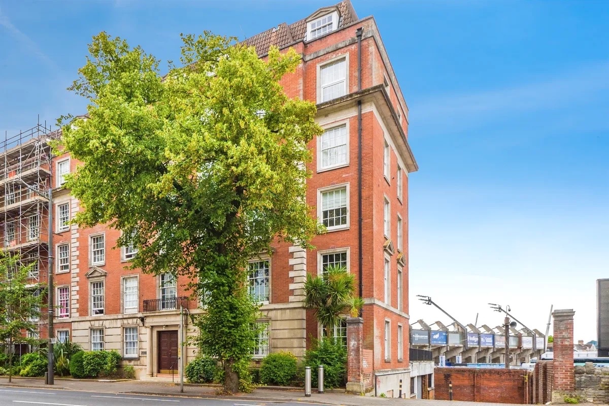Cardiff - 2 Bed Flat, Raglan House, CF10 - To Rent Now for £1,500.00 p/m