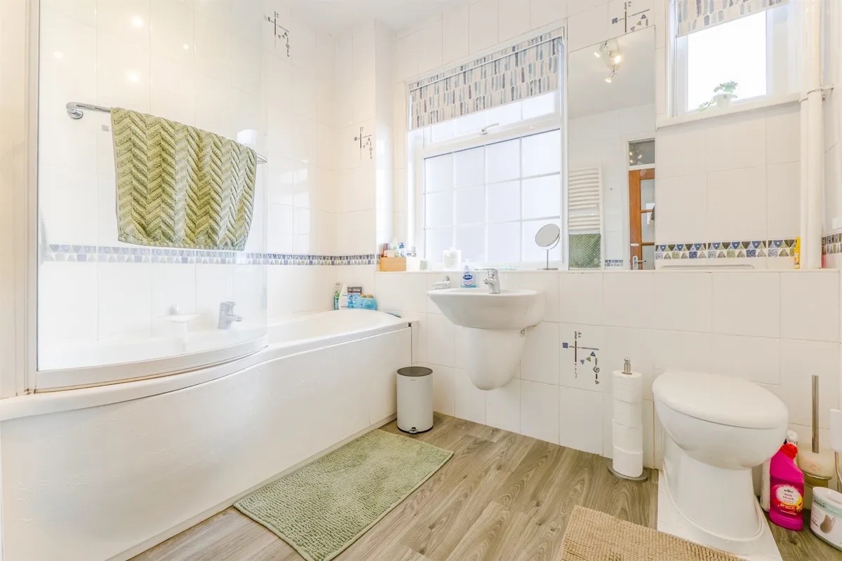 Cardiff - 2 Bed Flat, Raglan House, CF10 - To Rent Now for £1,500.00 p/m