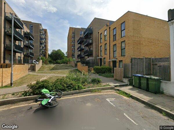 London - 2 Bed Flat, Holmes House, SE7 - To Rent Now for £2,200.00 p/m