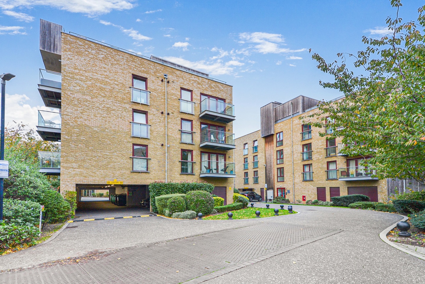 Denham, Uxbridge - 2 Bed Flat, Kings Mill Way, UB9 - To Rent Now for £ ...
