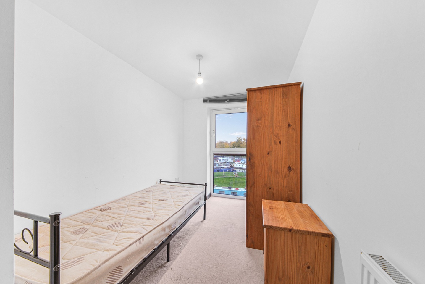 Denham, Uxbridge - 2 Bed Flat, Kings Mill Way, UB9 - To Rent Now for £ ...