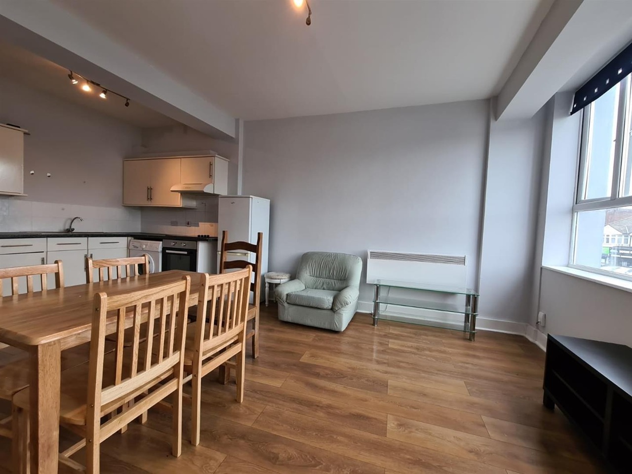 Romford - 1 Bed Flat, South Street, RM1 - To Rent Now for £1,350.00 p/m