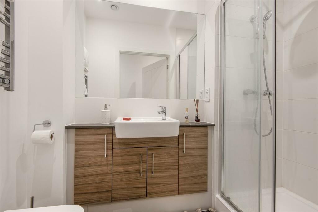 Reading - 1 Bed Flat, Kings Road, RG1 - To Rent Now for £1,250.00 p/m